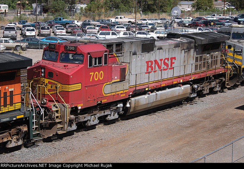 BNSF 700